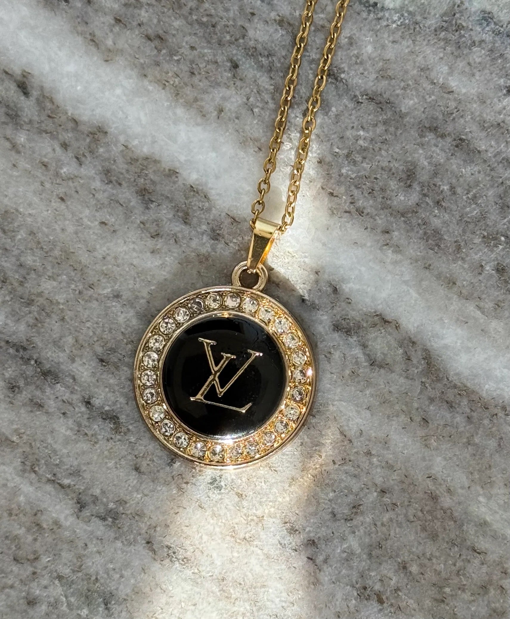 NEW!! Authentic Vintage Jules Pendant in Black – Glitzy Bella